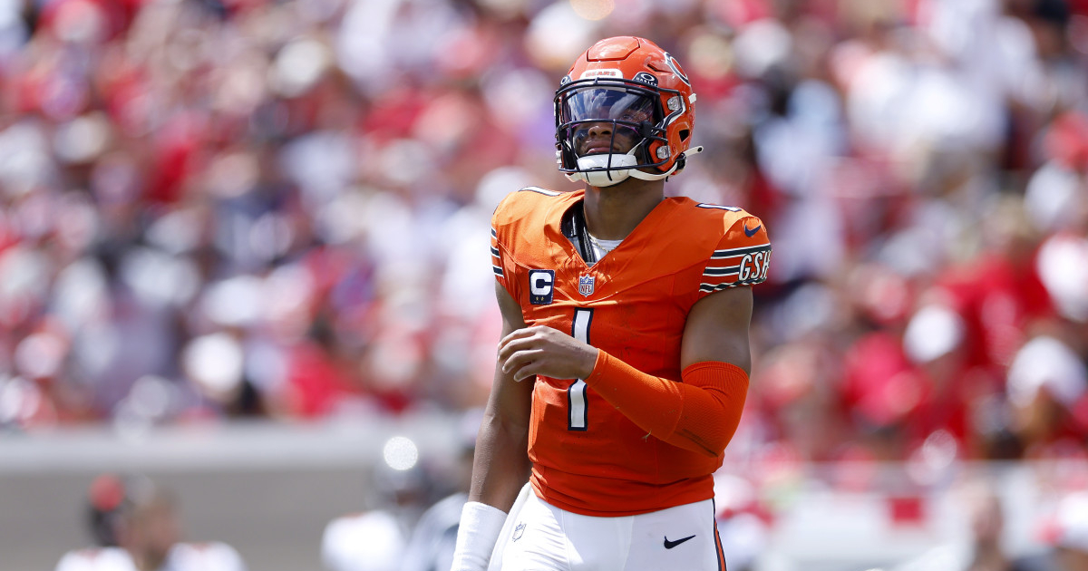 Fields, Bears throw away last-ditch comeback against Buccaneers